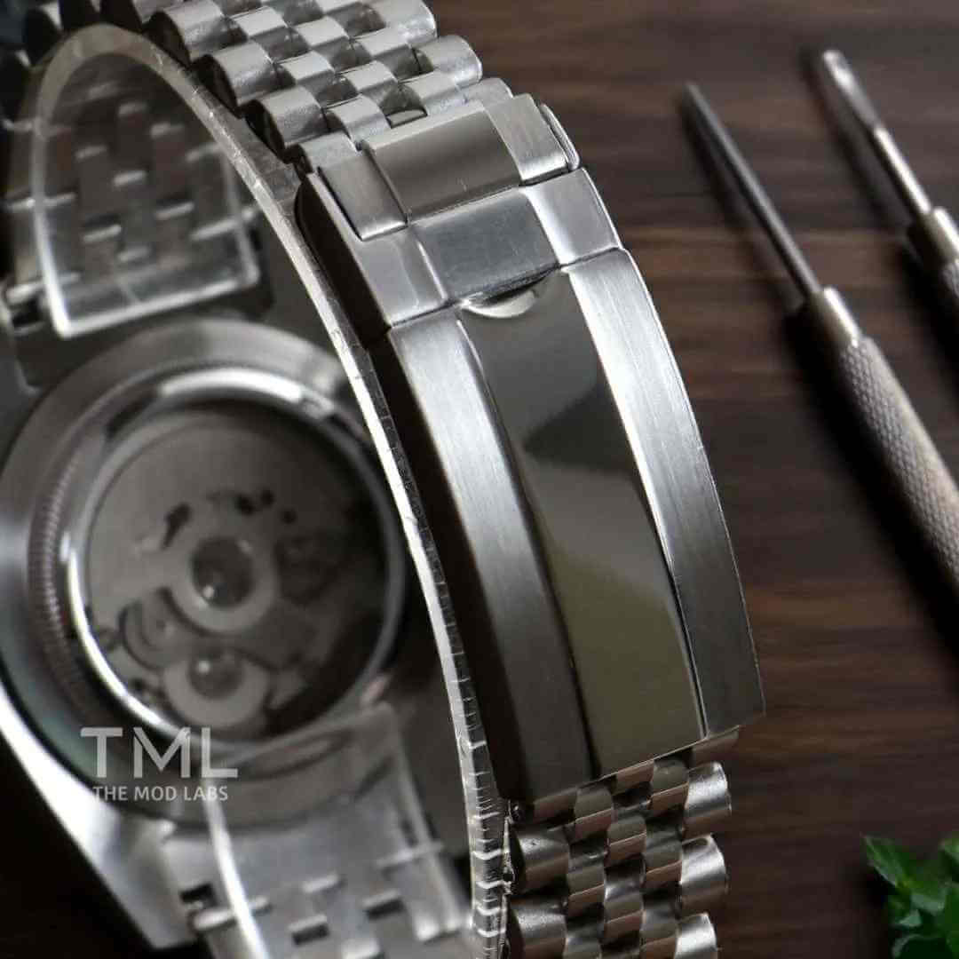 GMTEIKO - BRUCE WAYNE | SEIKO MOD WATCH – The Mod Labs